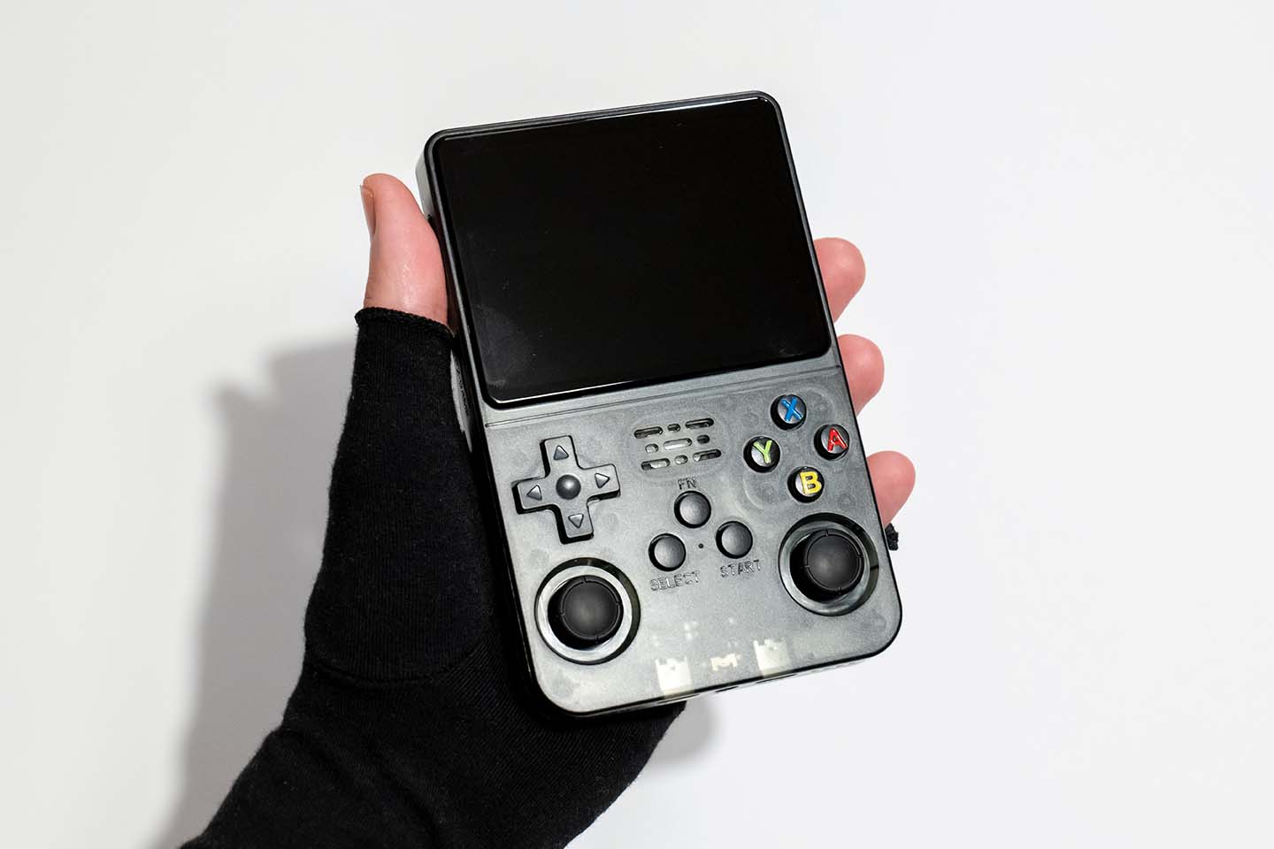 R36S Handheld Game Console Hands-On Review - Tech Tactician