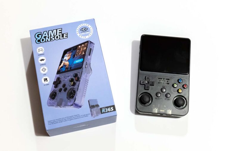 R36S Handheld Game Console Hands-On Review - Tech Tactician