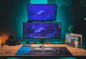 Is a Dual Monitor Setup Worth It? (Pros & Cons) - Tech Tactician