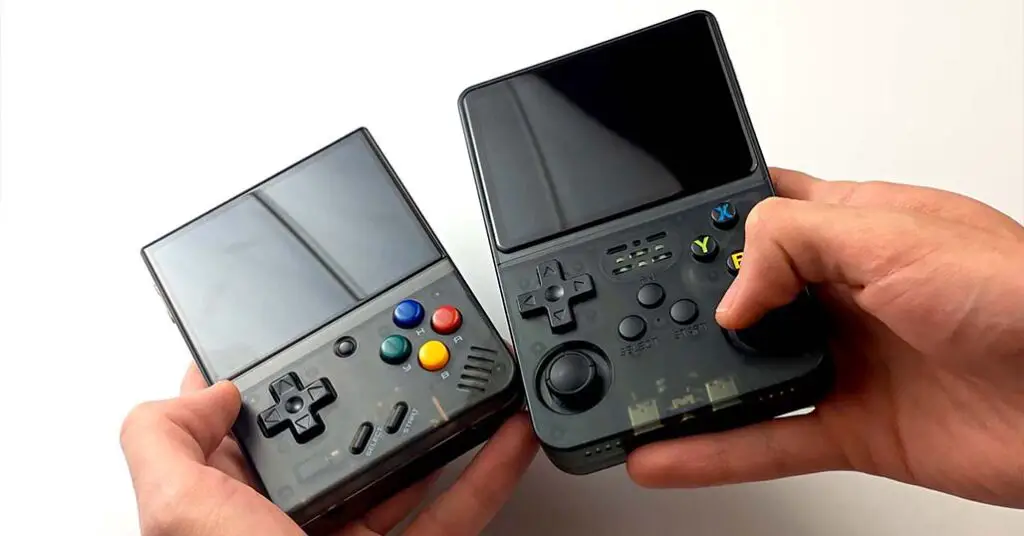 Miyoo Mini Plus vs. R36S Comparison - I Tested Both - Tech Tactician