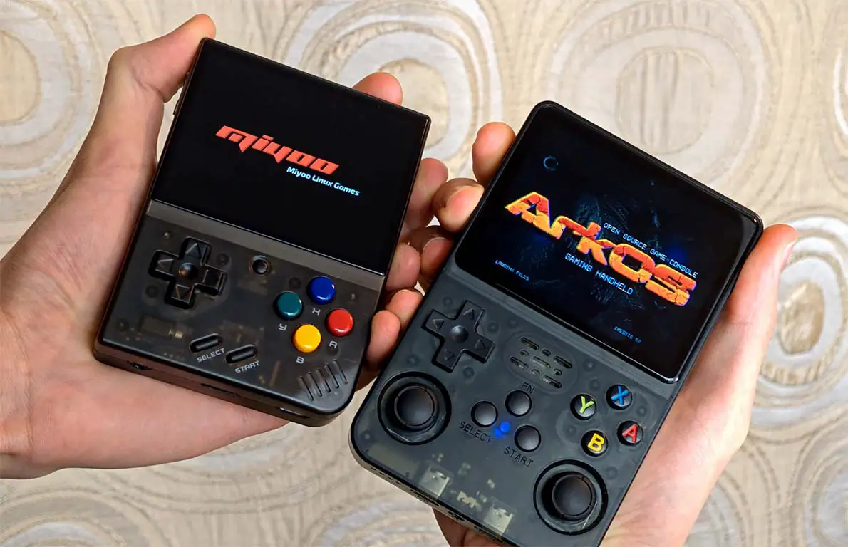 Miyoo Mini Plus vs. R36S Comparison - I Tested Both - Tech Tactician