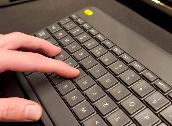 Logitech K400+ In 2026 - Hands-On Review - Tech Tactician